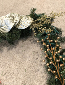 How to DIY an Expensive Looking Christmas Garland