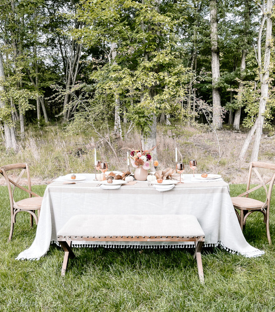 A Fall Friendsgiving (Thanksgiving) Tablescape