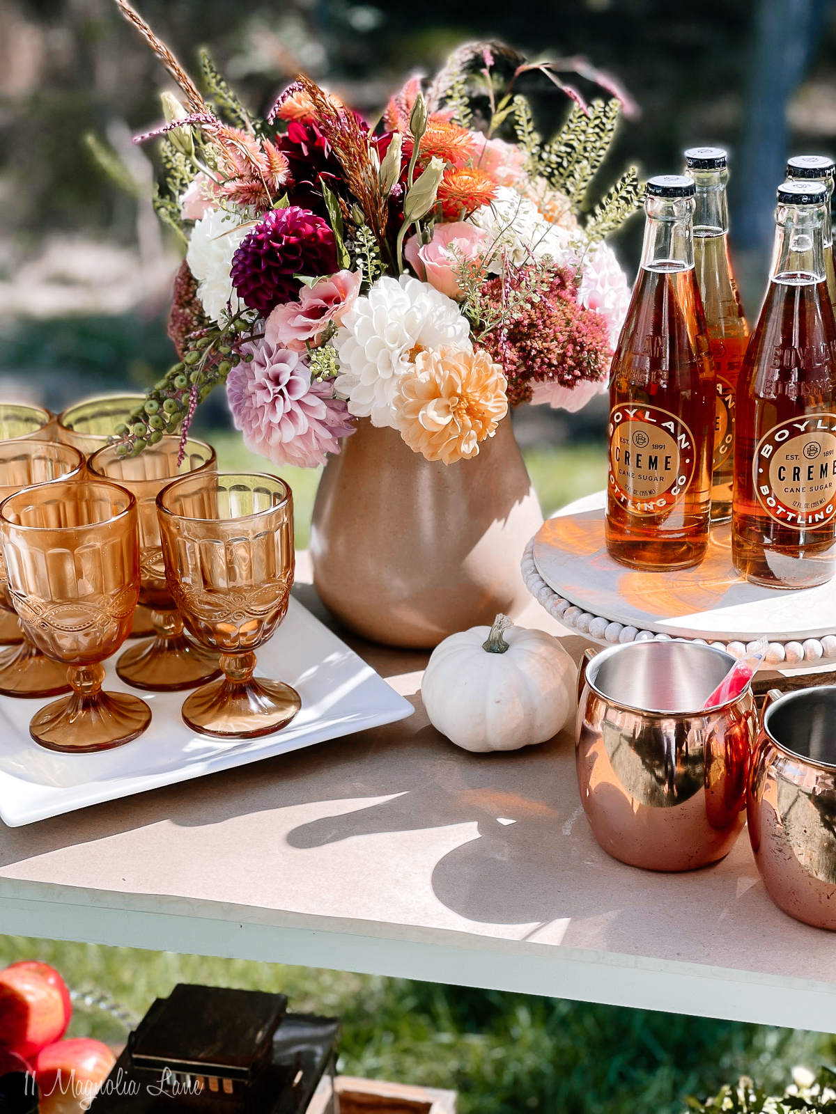 A Fall Friendsgiving (Thanksgiving) Tablescape