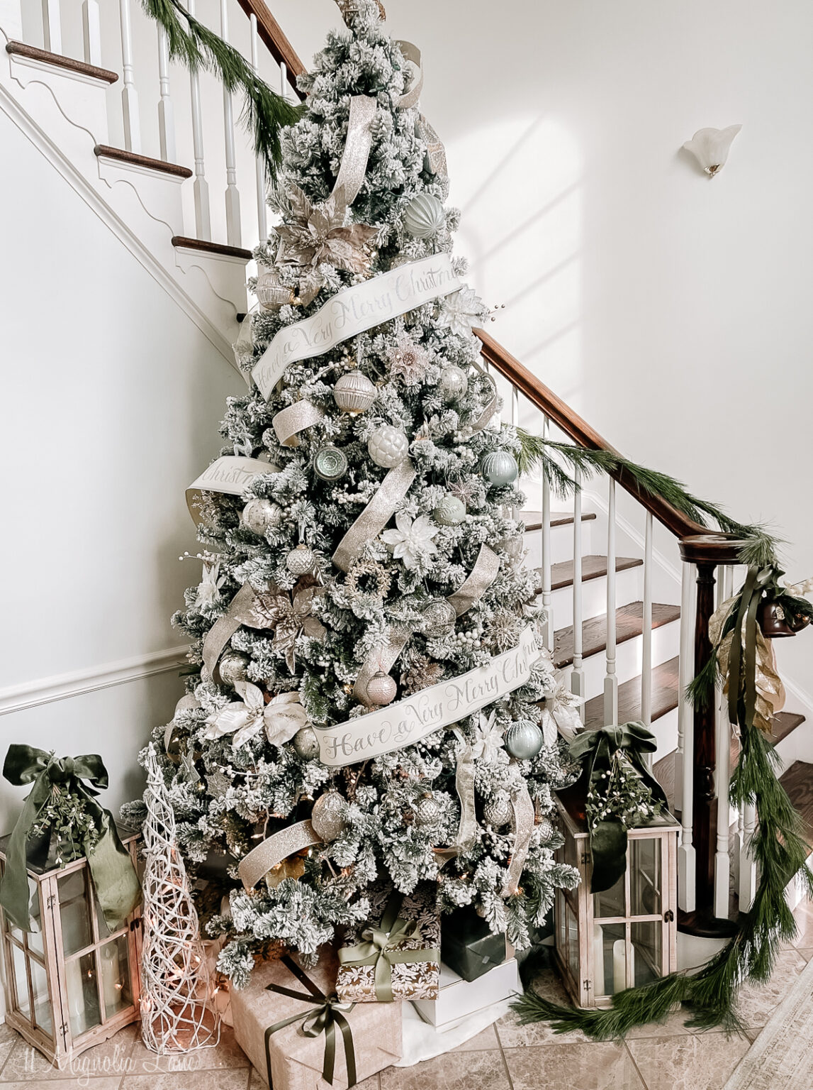 Holiday Home Tour 2022 {Amy’s Foyer + Living Room}